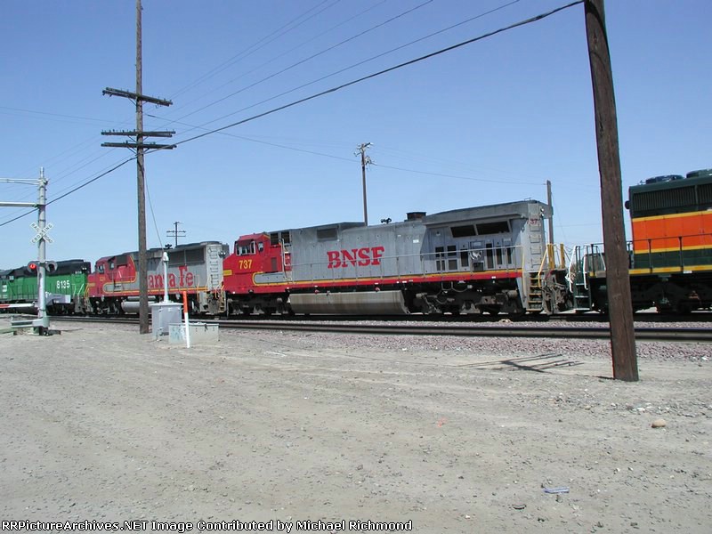 BNSF 737